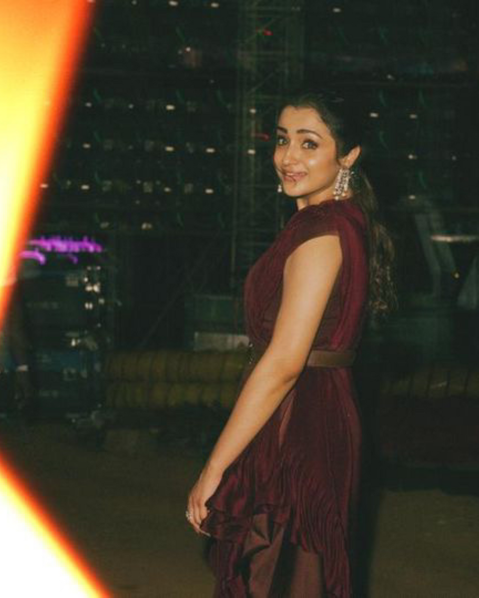 Maroon pre-draped saree set – Ritika Arya Jain